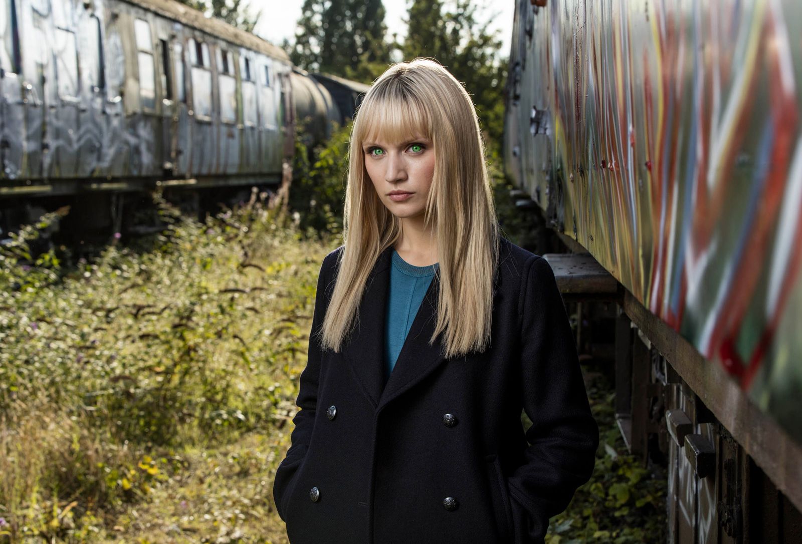 Humans: Bild Emily Berrington - 74 von 106 - FILMSTARTS.de