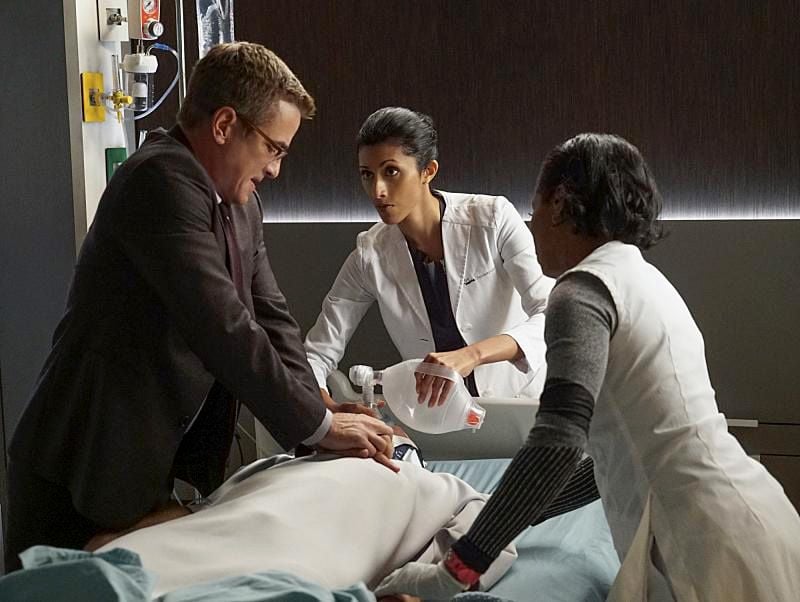 Pure Genius: Pure Genius : Bild Reshma Shetty, Dermot Mulroney - 3 von ...