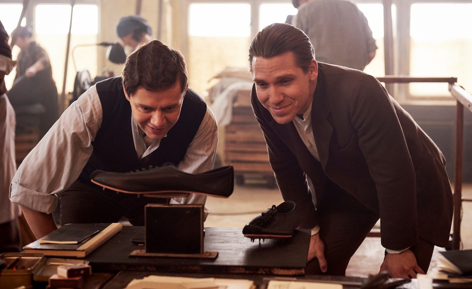 Bild zu Christian Friedel - Die Dasslers - Pioniere, Brüder und Rivalen : Bild Hanno Koffler ...