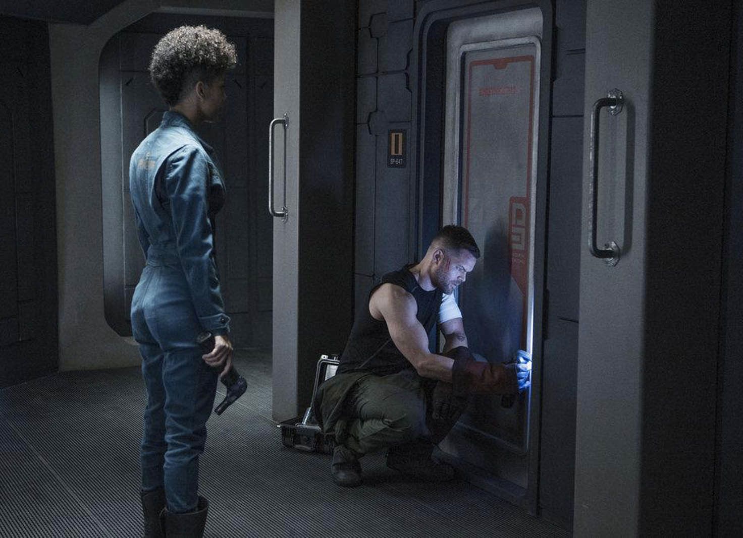 The Expanse: The Expanse : Bild Dominique Tipper, Wes Chatham - 108 von ...