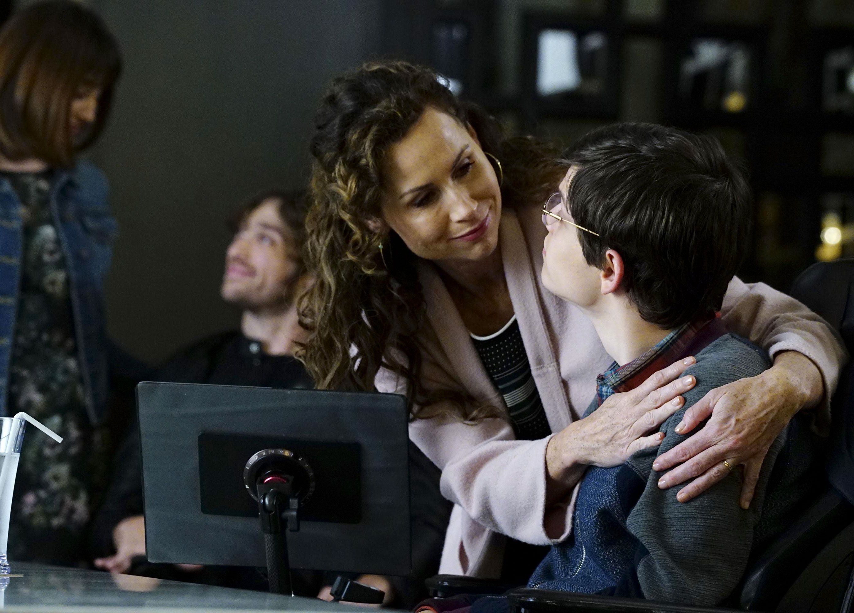 Speechless: Speechless : Bild Minnie Driver, Micah Fowler - 174 von 240 ...