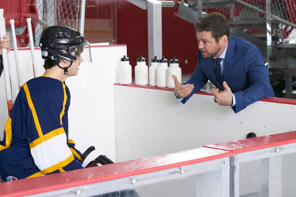 Private Eyes: Bild Jason Priestley - 18 von 22 - FILMSTARTS.de