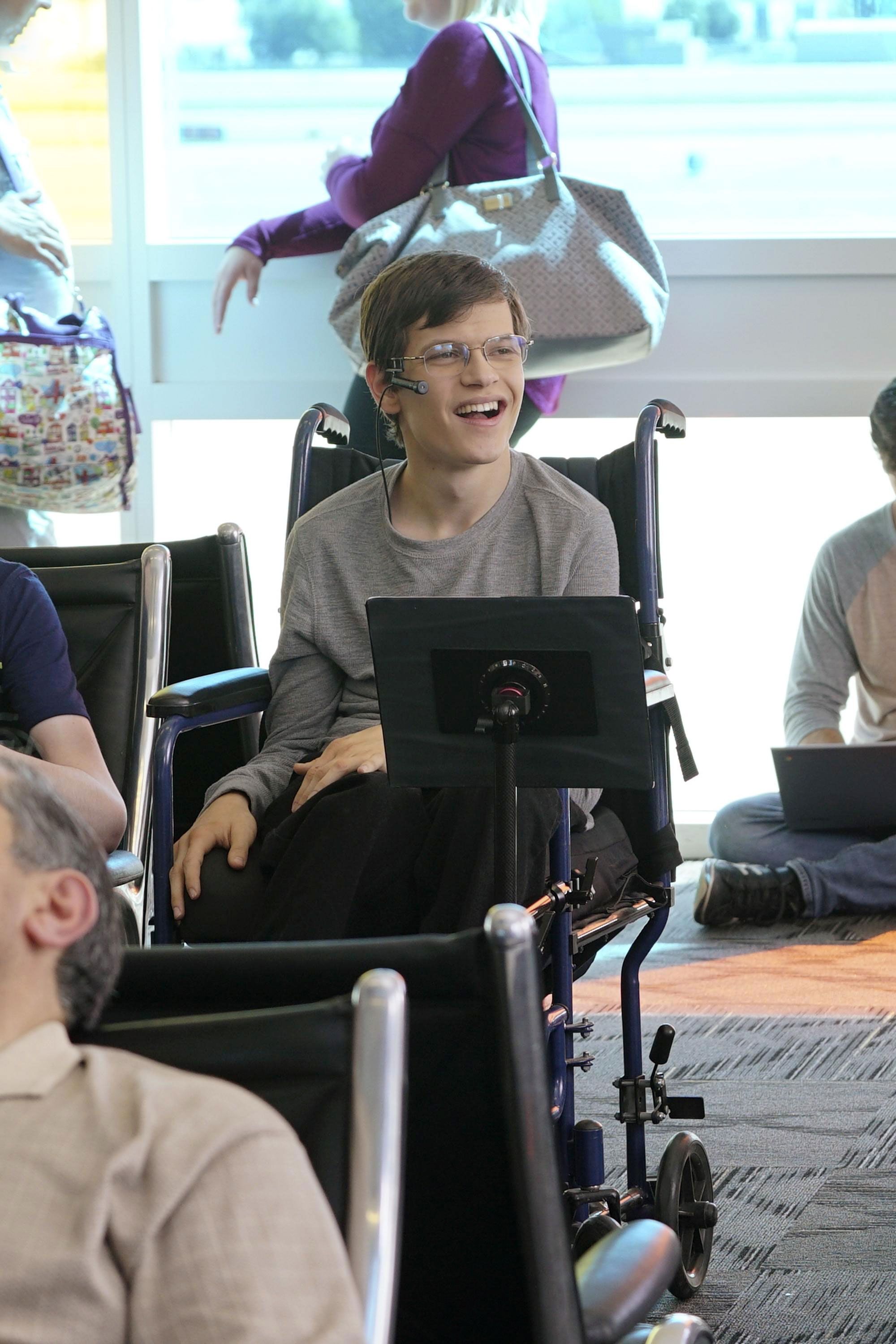 Speechless: Speechless : Bild Micah Fowler - 153 von 240 - FILMSTARTS.de