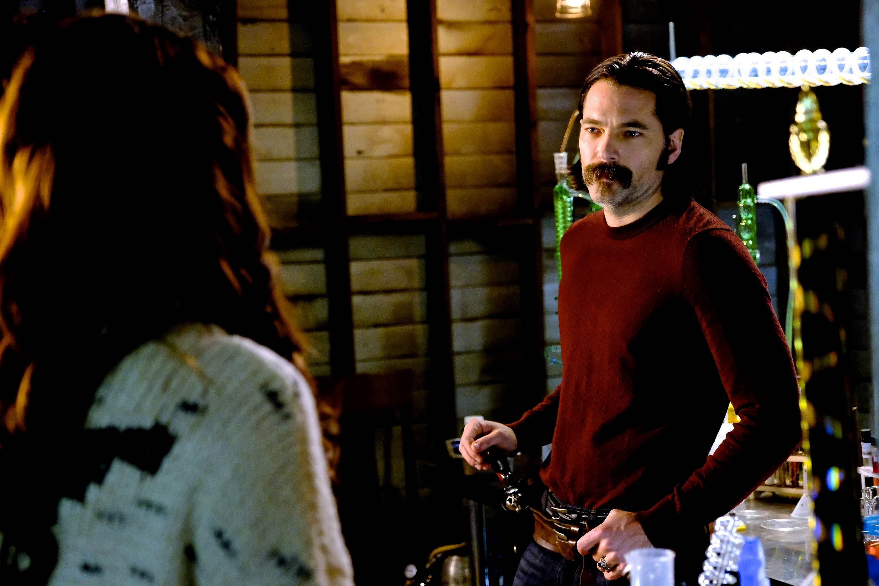 Wynonna Earp: Wynonna Earp : Bild Tim Rozon - 133 von 224 - FILMSTARTS.de