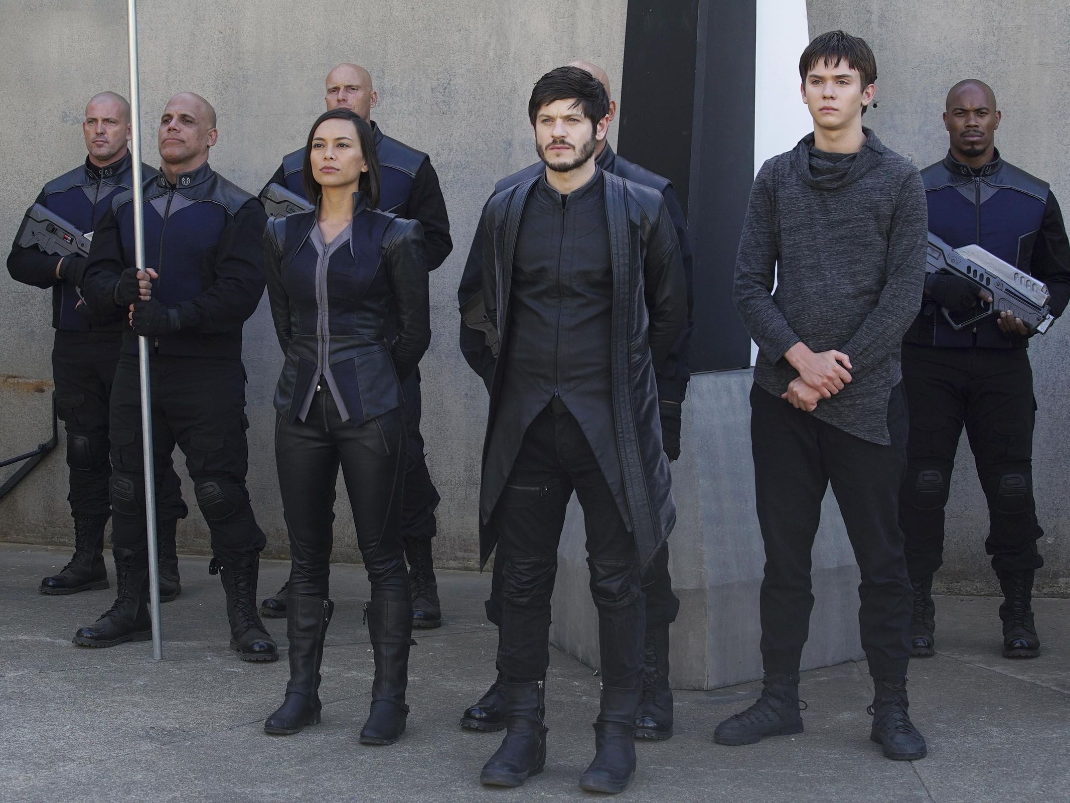 Marvel's Inhumans: Bild Iwan Rheon, Sonya Balmores - 15 von 50 ...