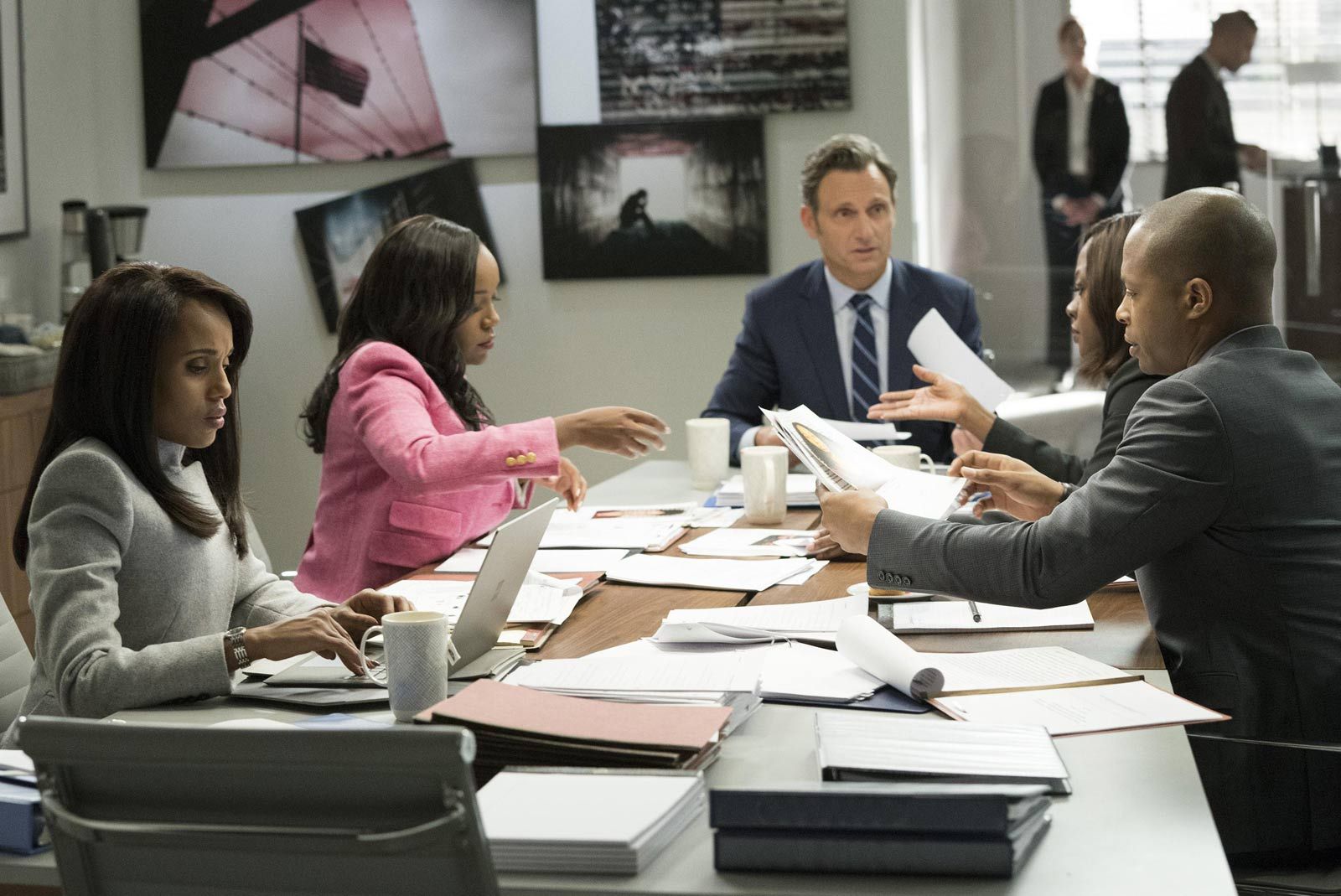 Bild zu Aja Naomi King - Scandal : Bild Viola Davis, Tony Goldwyn, Aja ...