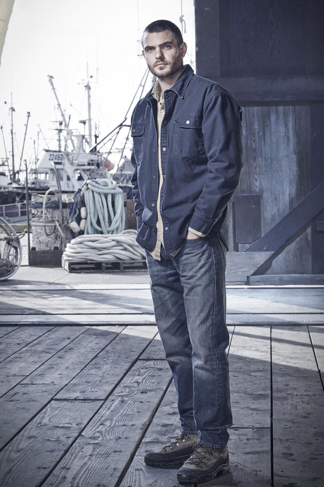 Bild zu Alex Roe - Bild Alex Roe - Foto 39 von 59 - FILMSTARTS.de