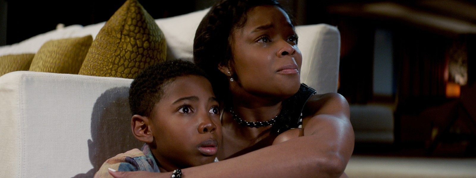 Bild zu Ajiona Alexus - Breaking In : Bild Ajiona Alexus, Seth Carr ...