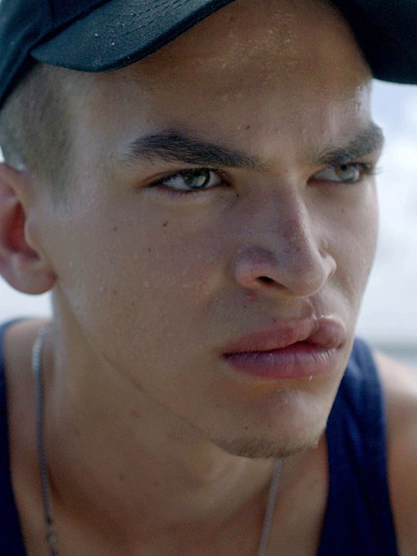 Somewhere In Tonga - Film 2017 - FILMSTARTS.de