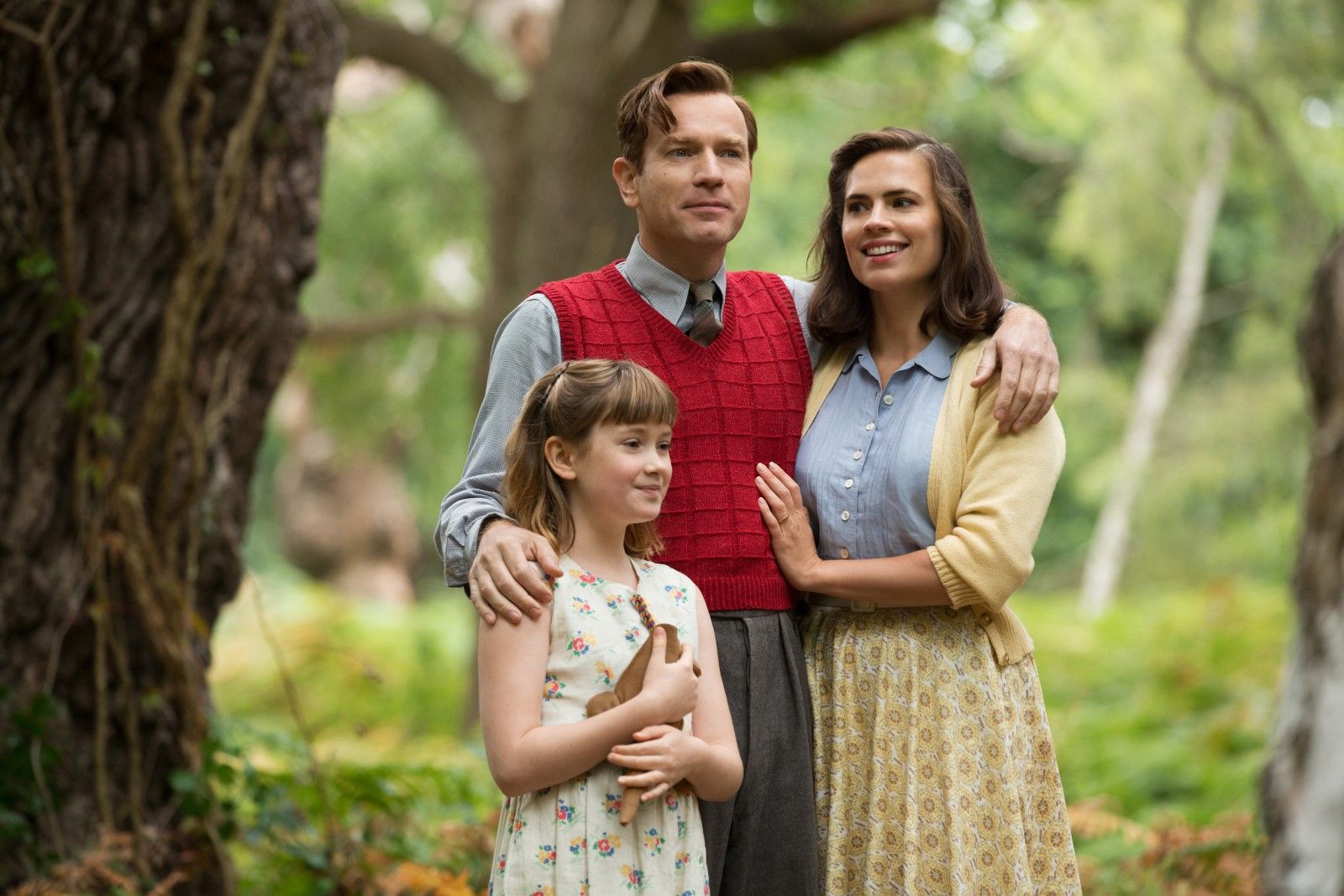 Bild zu Bronte Carmichael - Christopher Robin : Bild Ewan McGregor, Hayley Atwell, Bronte ...