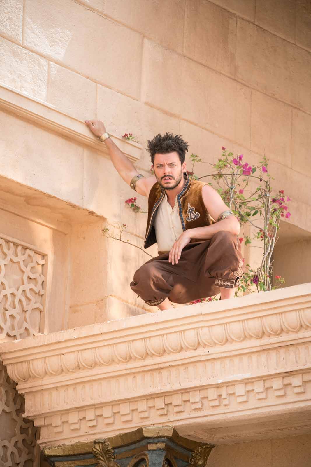 Bild zu Kev Adams - Aladin - Wunderlampe vs. Armleuchter : Bild Kev ...