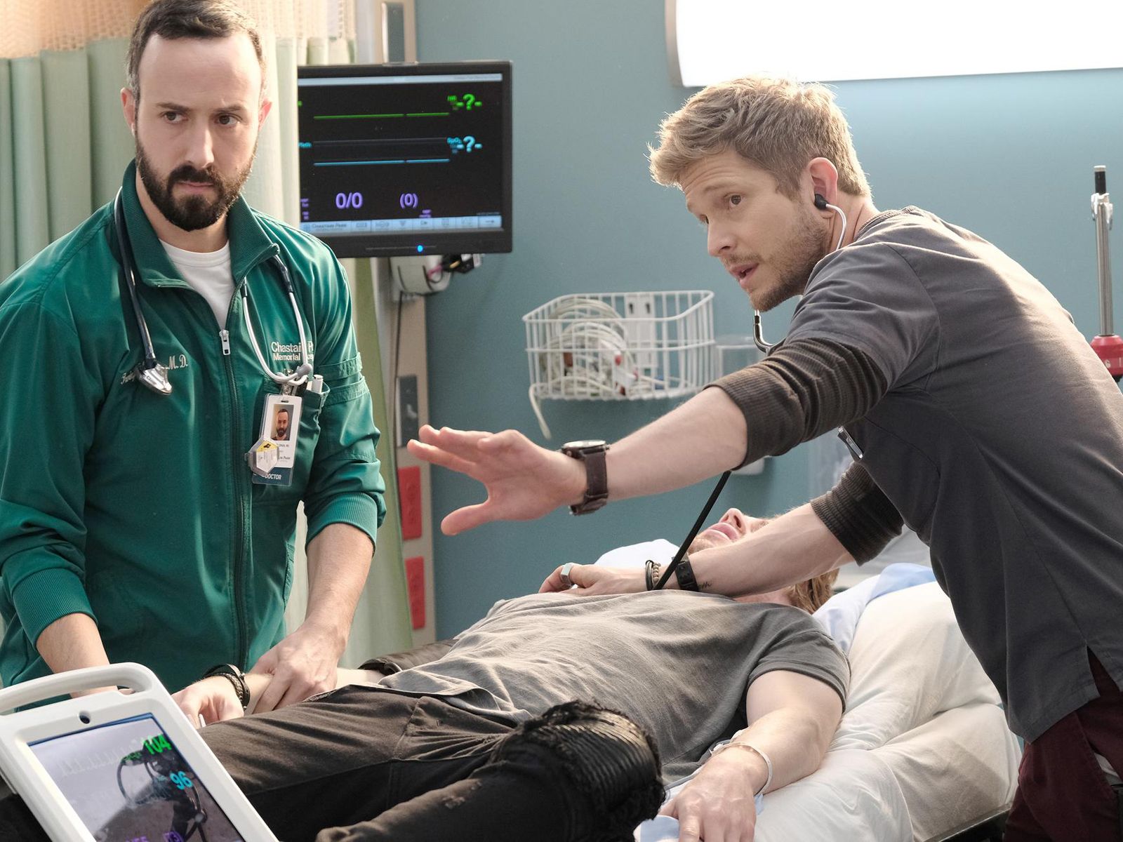 Bild zu Ty Trumbo - Atlanta Medical : Bild Matt Czuchry, Ty Trumbo ...