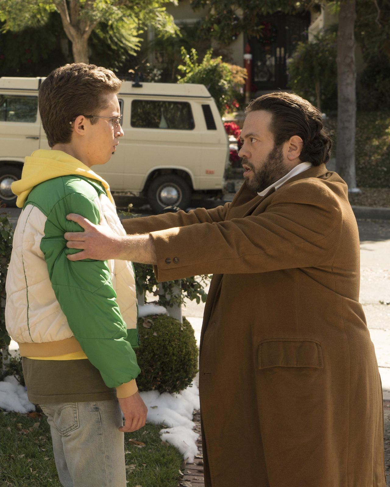 Bild zu Dan Fogler - Die Goldbergs : Bild Dan Fogler, Sean Giambrone ...