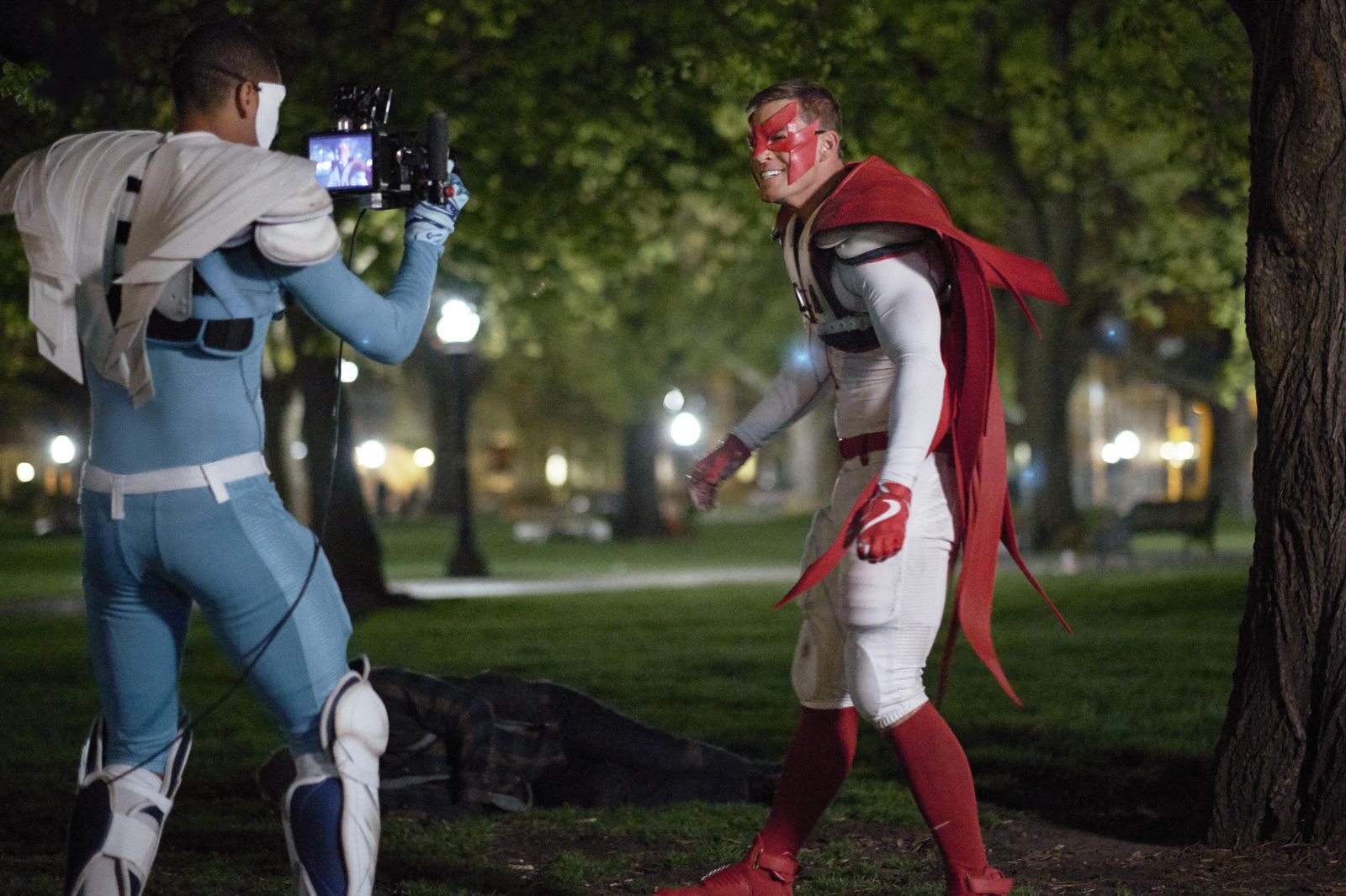 Titans: Titans : Bild Alan Ritchson - 41 von 82 - FILMSTARTS.de