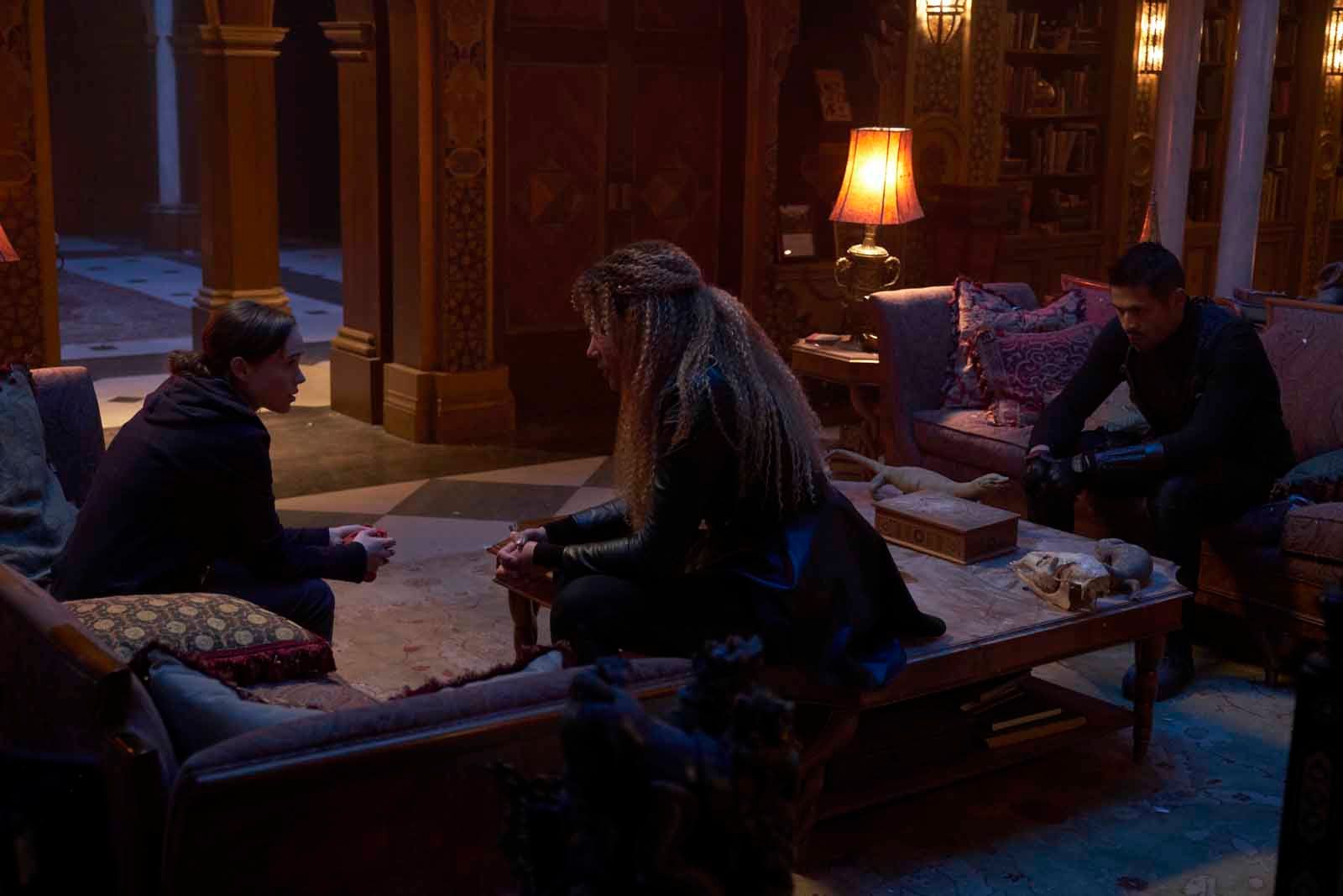 Bild zu David Castañeda - The Umbrella Academy : Bild David Castañeda ...