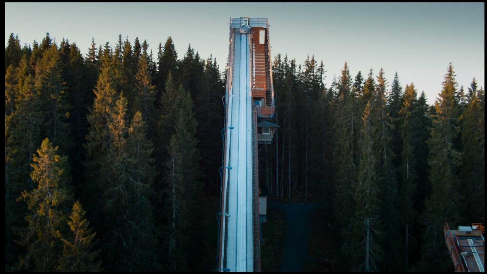 Foto zum Film The Big Jump - Bild 8 auf 16 - FILMSTARTS.de