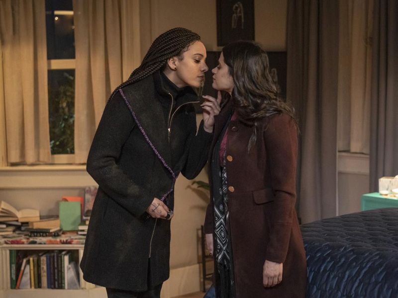 Charmed: Charmed : Bild Melonie Diaz, Aleyse Shannon - 136 von 201 ...