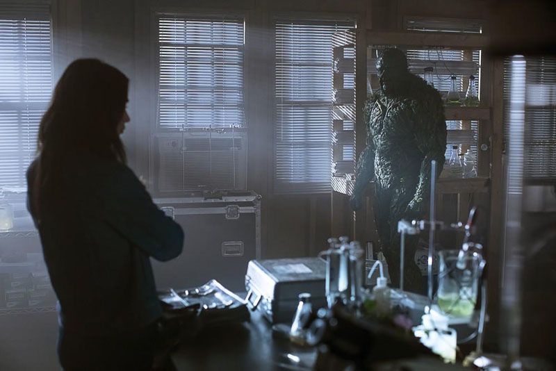 Swamp Thing: Swamp Thing : Bild Crystal Reed, Derek Mears - 25 von 50 ...