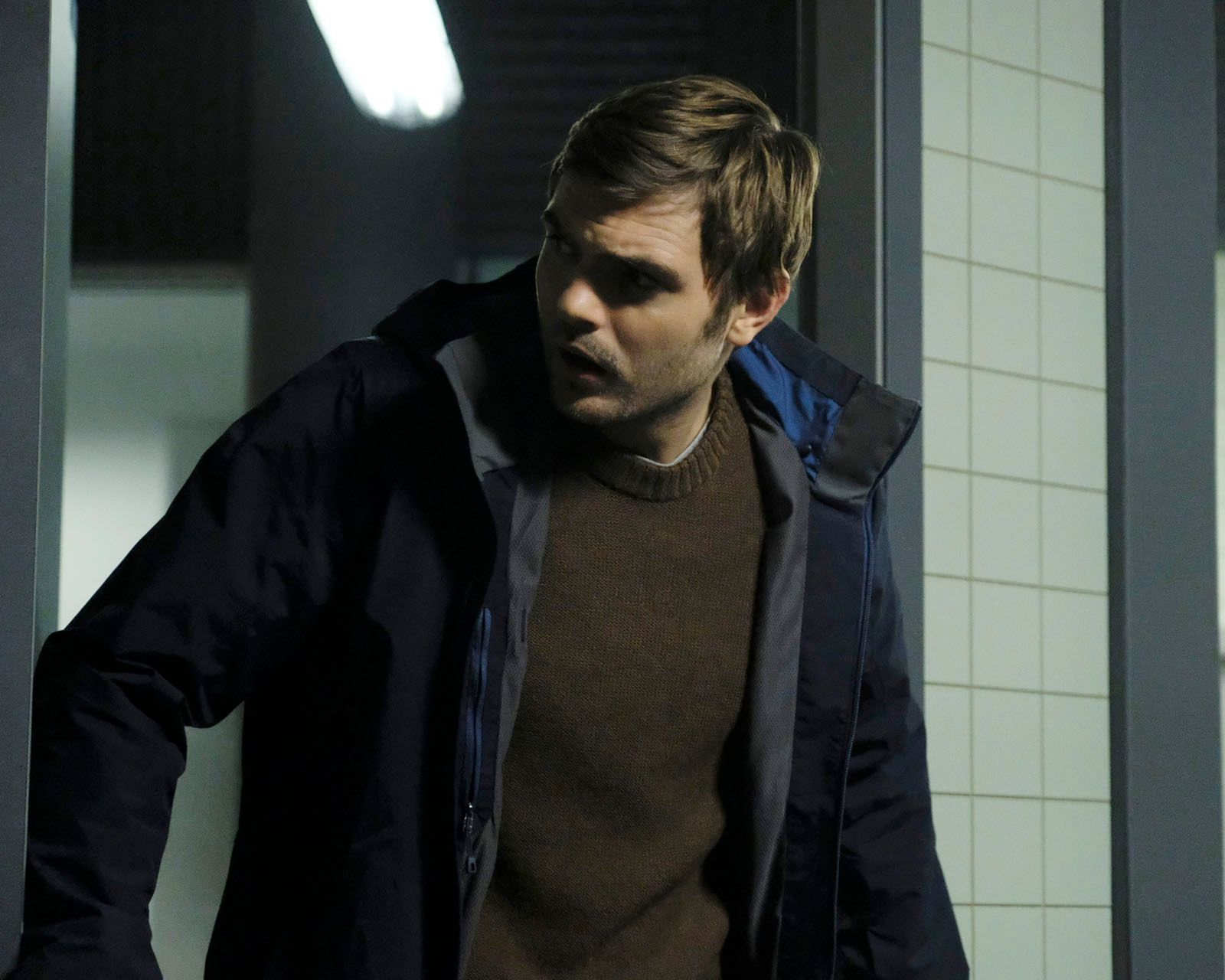 Bild zu Alex Roe - Mysterious Mermaids : Bild Alex Roe - Foto 9 von 59 ...