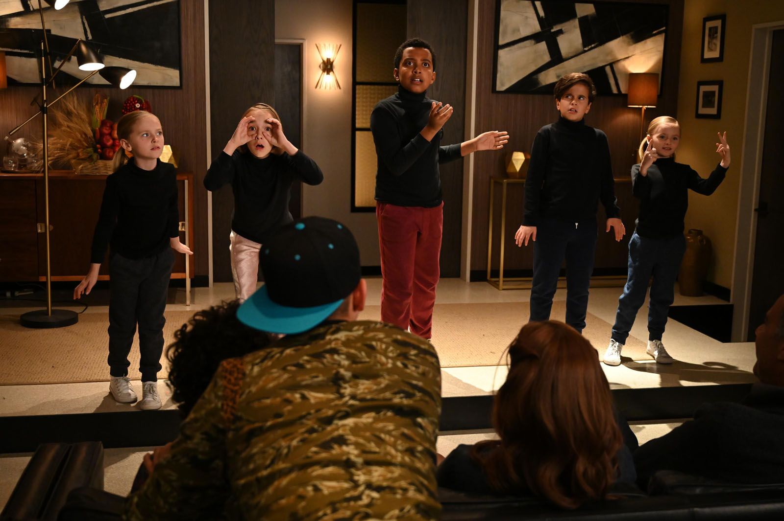 Bild zu Ella Allan - Single Parents : Bild Marlow Barkley, Devin Trey ...