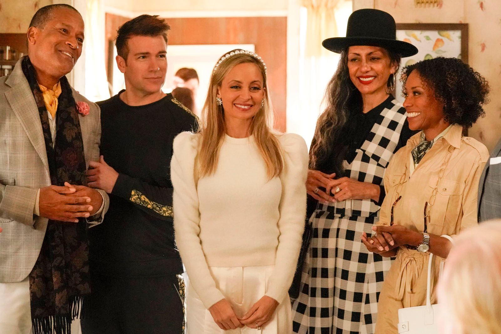 Bild zu Nicole Richie - Bless This Mess : Bild Phil Morris, Nicole ...