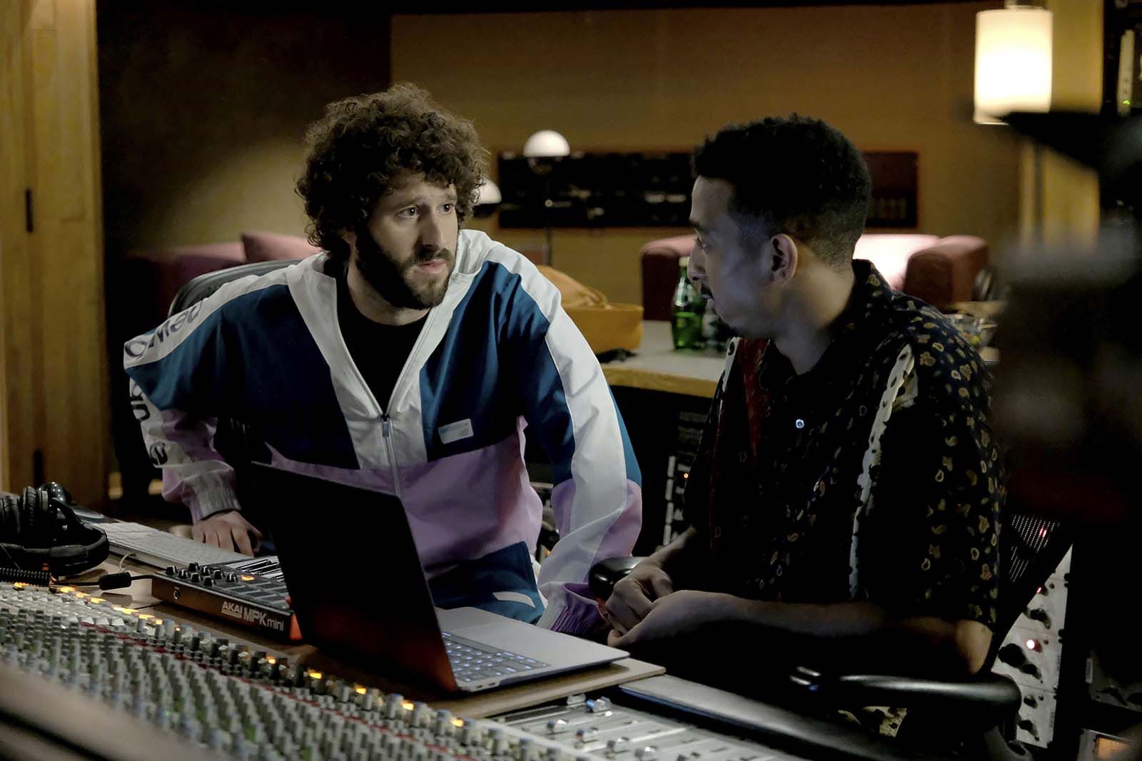 Dave: Dave : Bild Dave Burd, Travis Bennett - 12 von 61 - FILMSTARTS.de