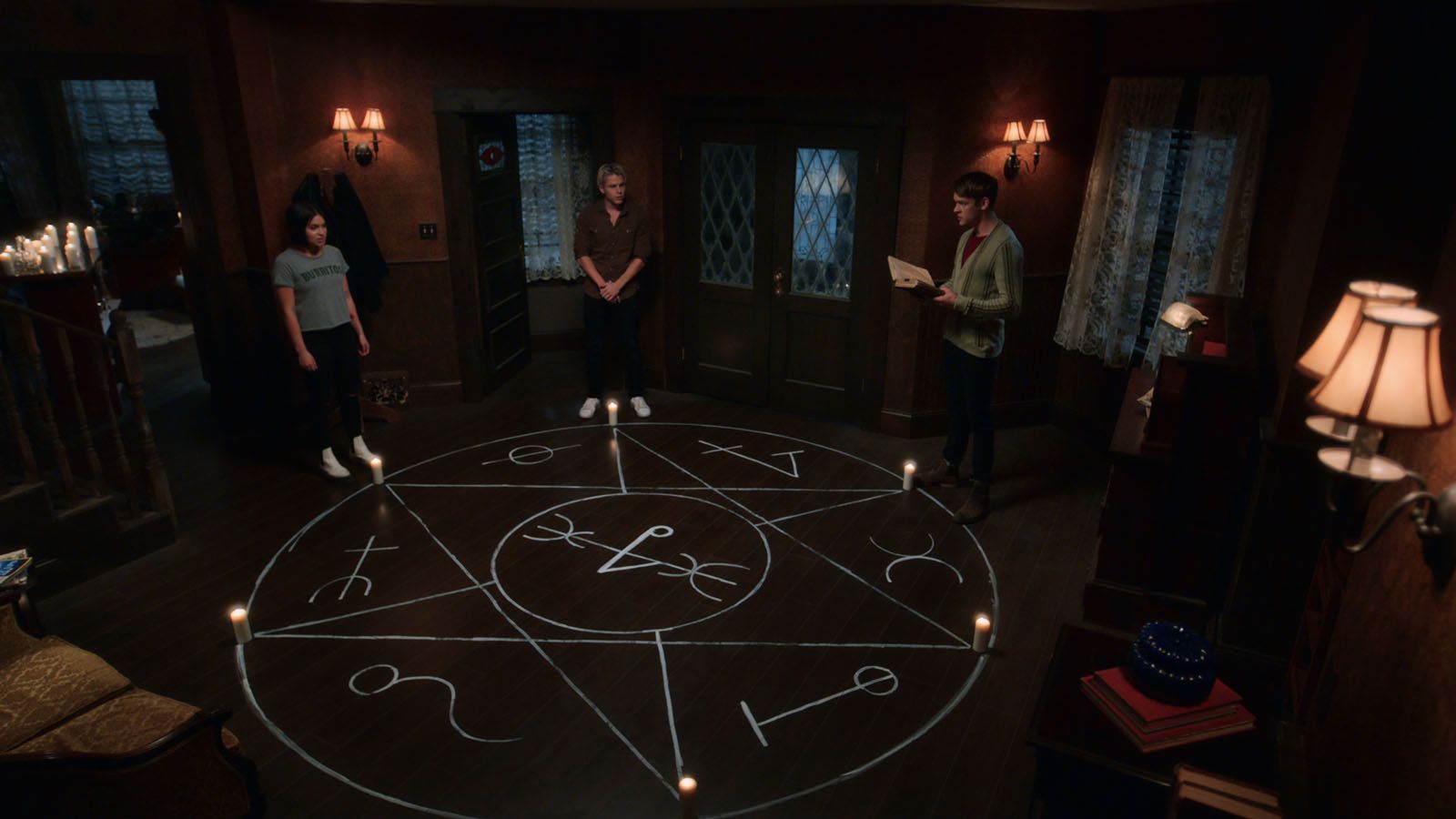 Bild zu Thomas Elms - Bild Thomas Elms, Devery Jacobs, Jake Manley ...