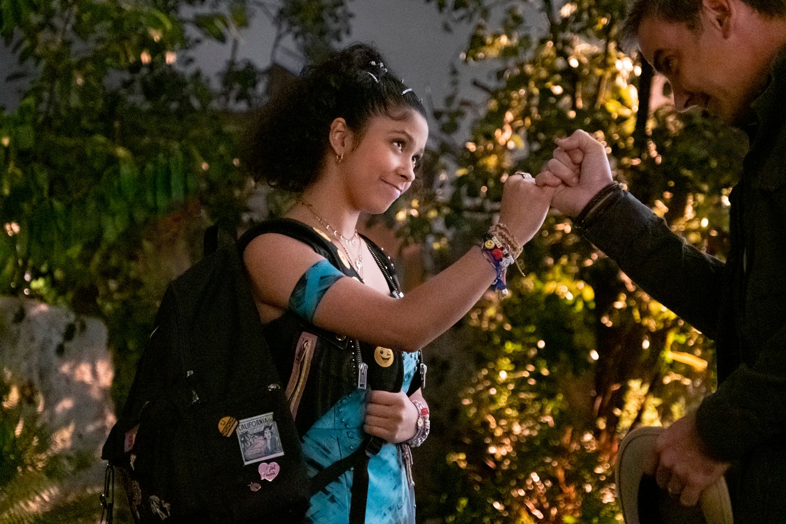 Bild zu Madison Reyes - Julie and the Phantoms : Bild Carlos Ponce ...