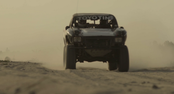 Foto zum Film Off the Road - Bild 3 auf 5 - FILMSTARTS.de