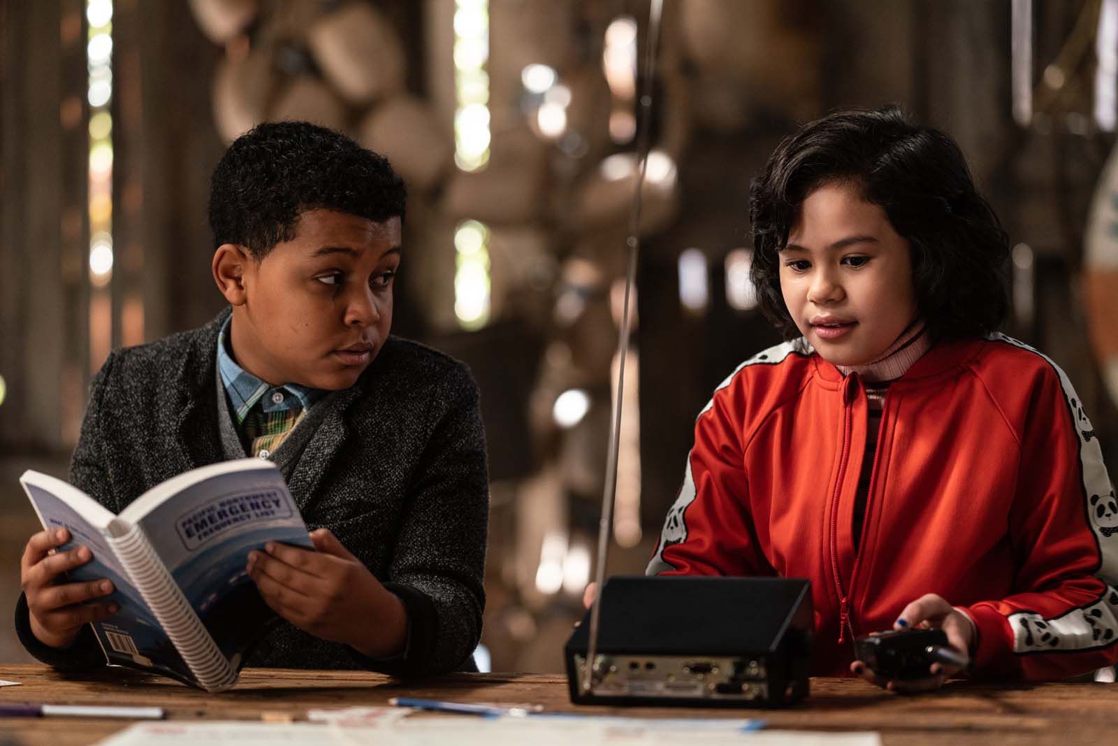 Home Before Dark: Home Before Dark : Bild Deric McCabe, Jibrail ...