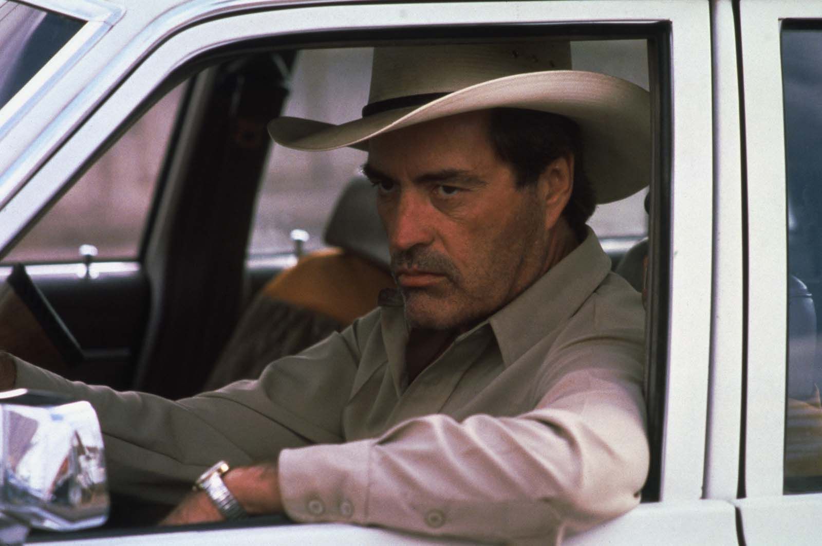 Bild zu Powers Boothe - U-Turn : Bild Powers Boothe - Foto 0 von 36 ...