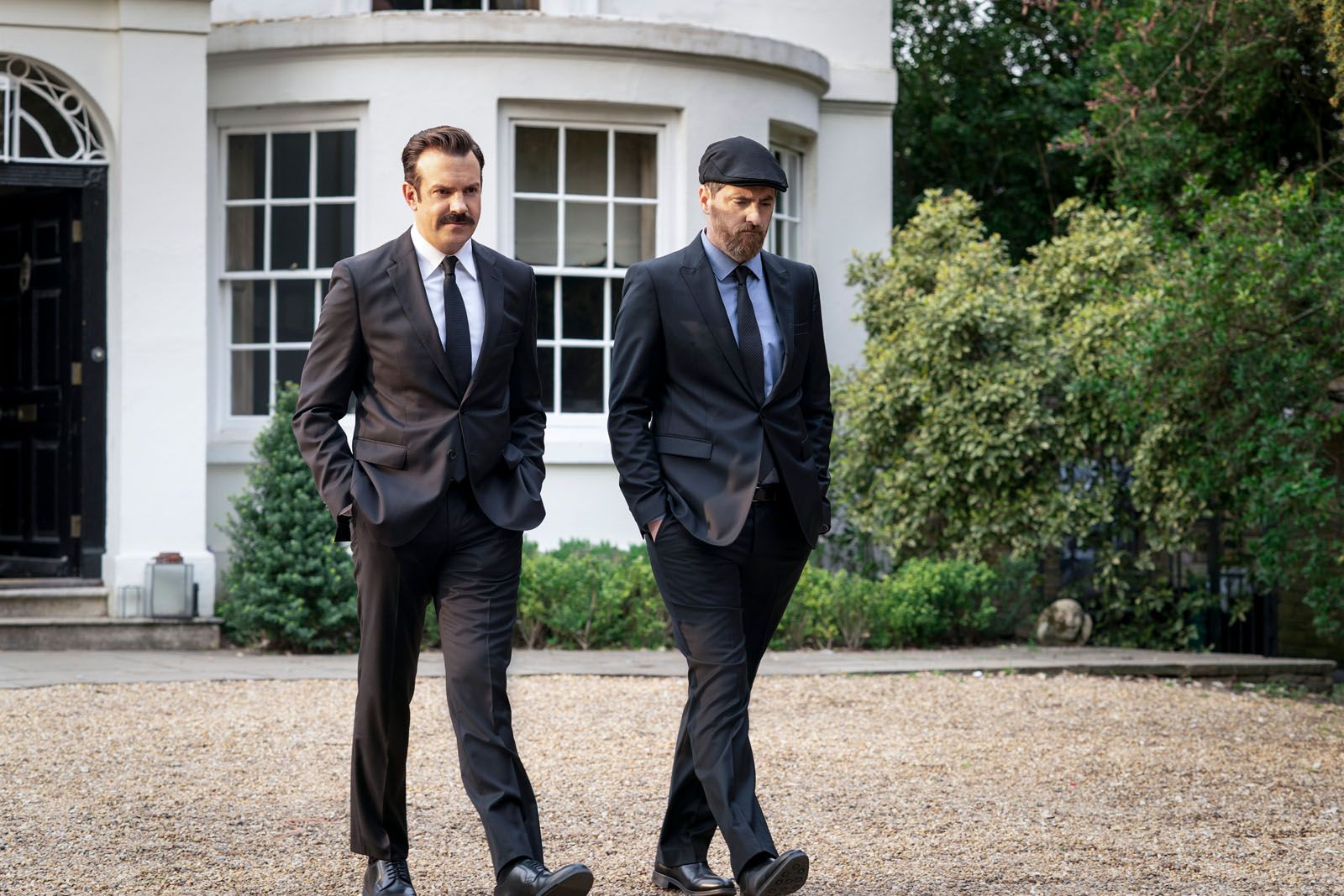 Bild zu Brendan Hunt - Ted Lasso : Bild Jason Sudeikis, Brendan Hunt ...
