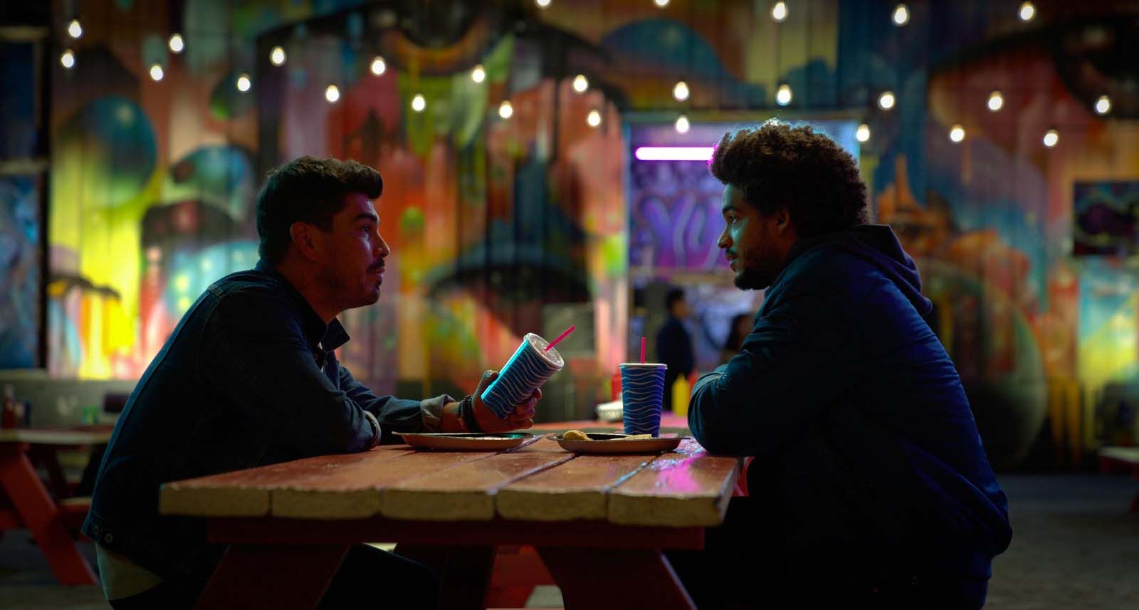 Bild zu Raul Castillo - Night Teeth : Bild Jorge Lendeborg Jr., Raul ...