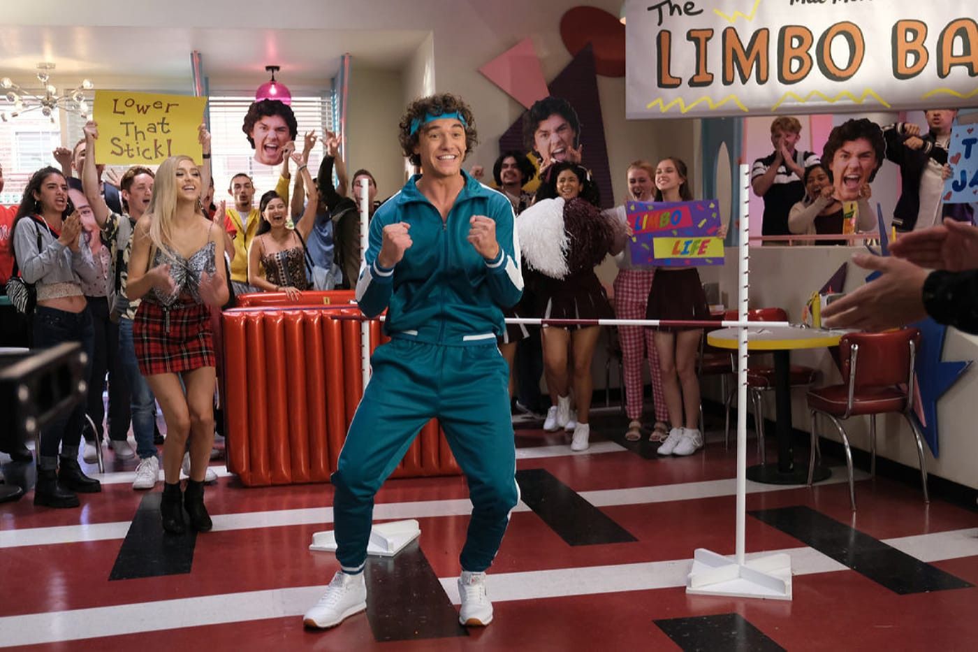 Saved By The Bell 2020 Bild Belmont Cameli Josie Totah 18 Von 28