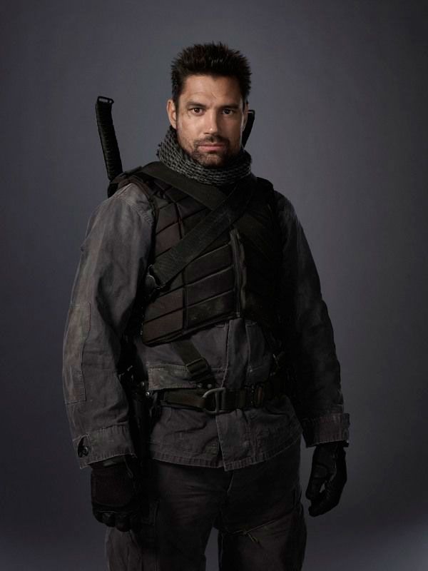 Arrow: Vignette (magazine) Manu Bennett - 1056 von 1200 - FILMSTARTS.de