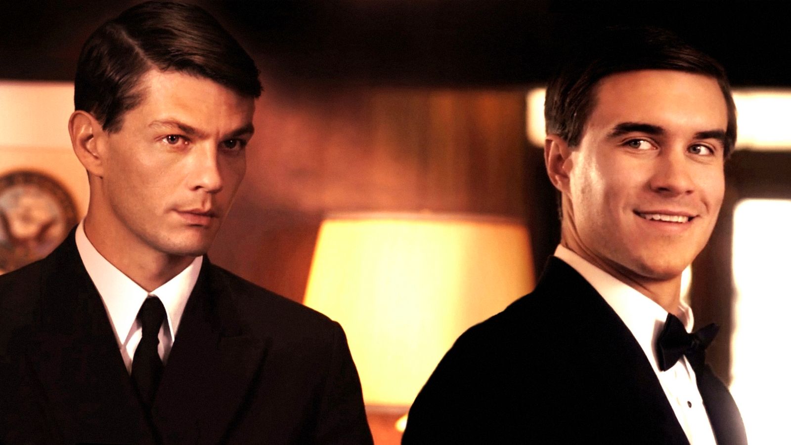 Foto zum Film Burning Blue - Bild 6 auf 12 - FILMSTARTS.de