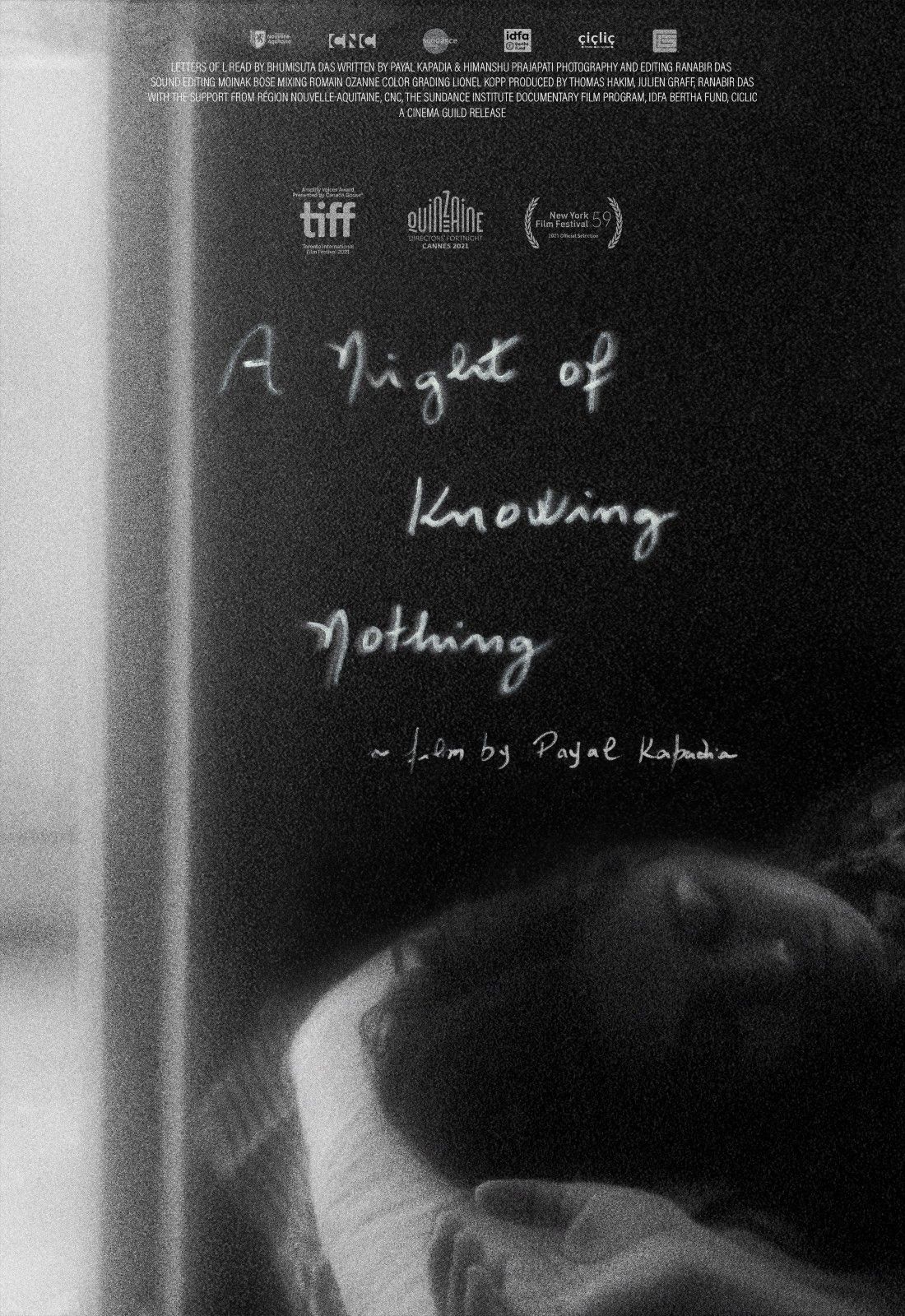 A Night Of Knowing Nothing: Bilder und Fotos - FILMSTARTS.de