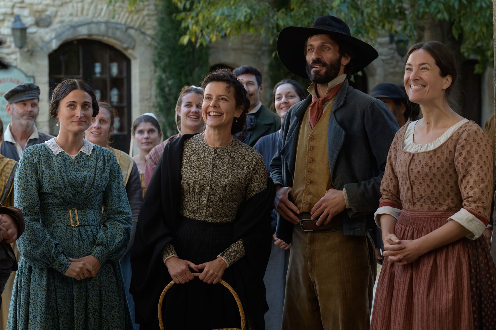 Bild zu Constance Dollé - Bild Chloé Astor, Constance Dollé, David ...