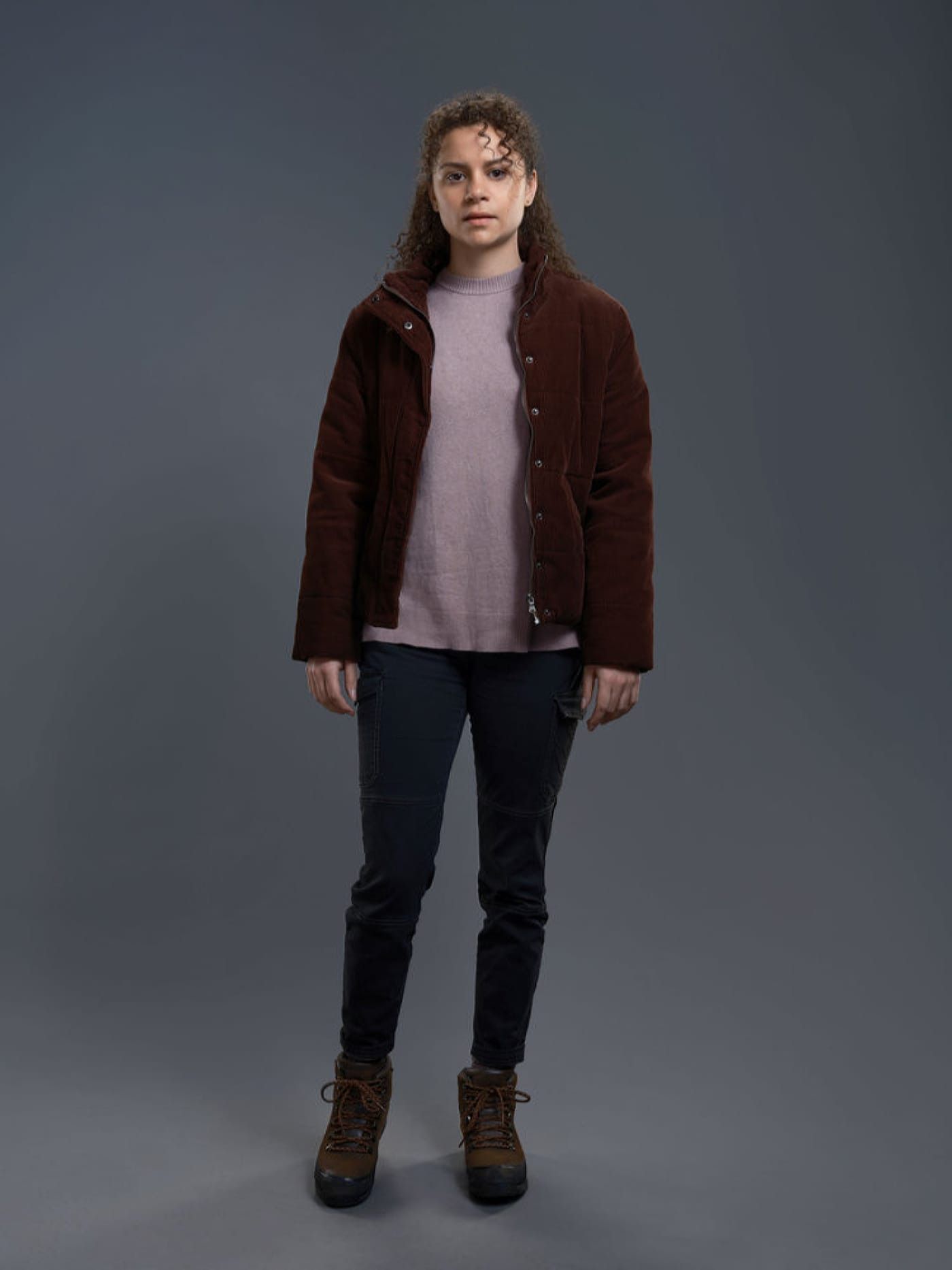 La Brea: Bild Lily Santiago - 4 von 5 - FILMSTARTS.de