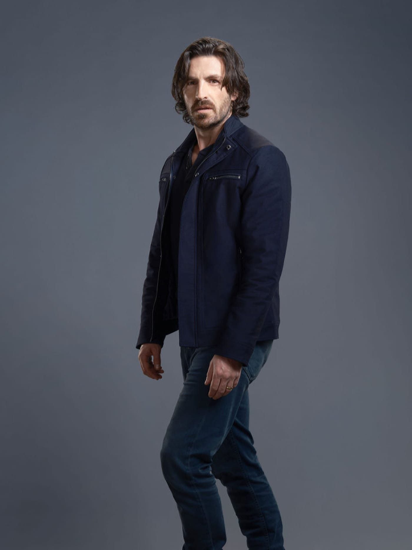 La Brea: Bild Eoin Macken - 27 von 60 - FILMSTARTS.de