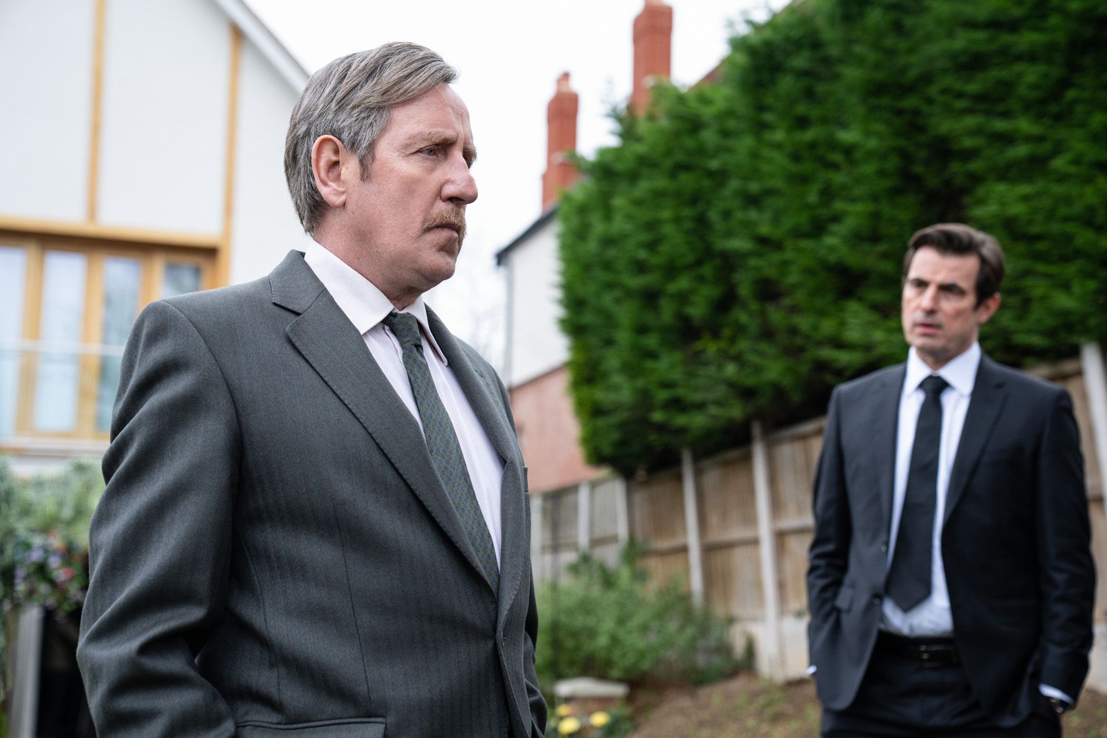 Bild zu Claes Bang - Bild Michael Smiley, Claes Bang - Foto 12 von 30 - FILMSTARTS.de