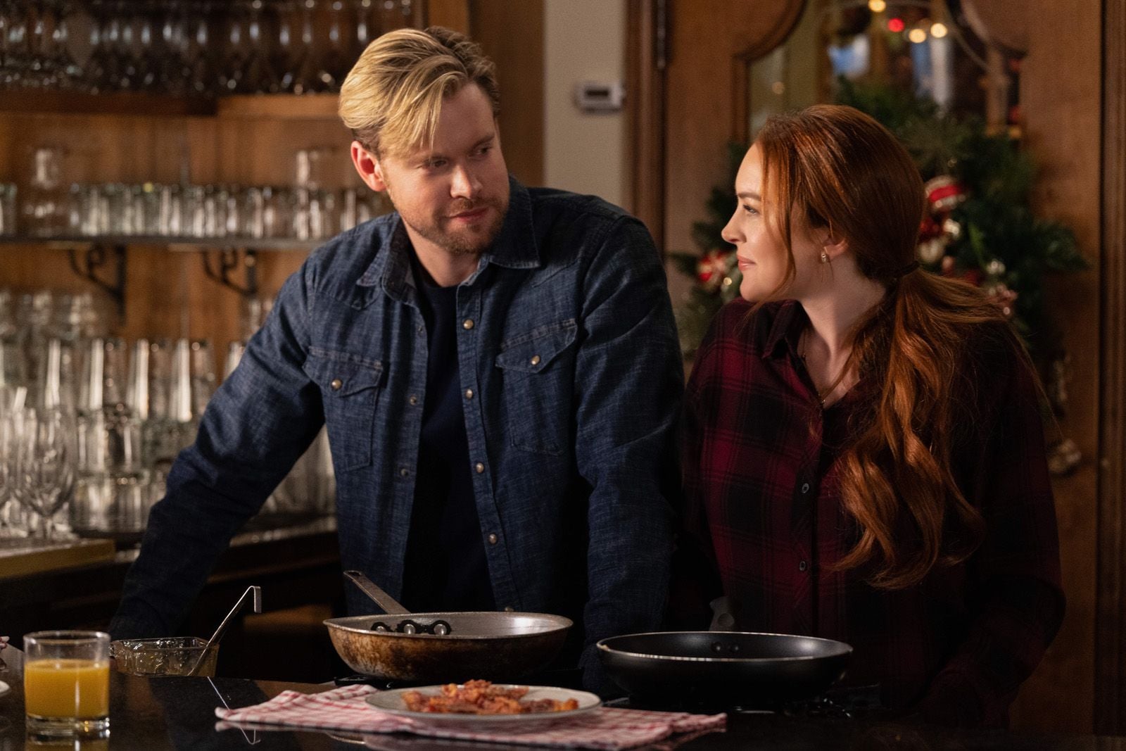 Foto zum Film Falling For Christmas - Bild 3 auf 9 - FILMSTARTS.de