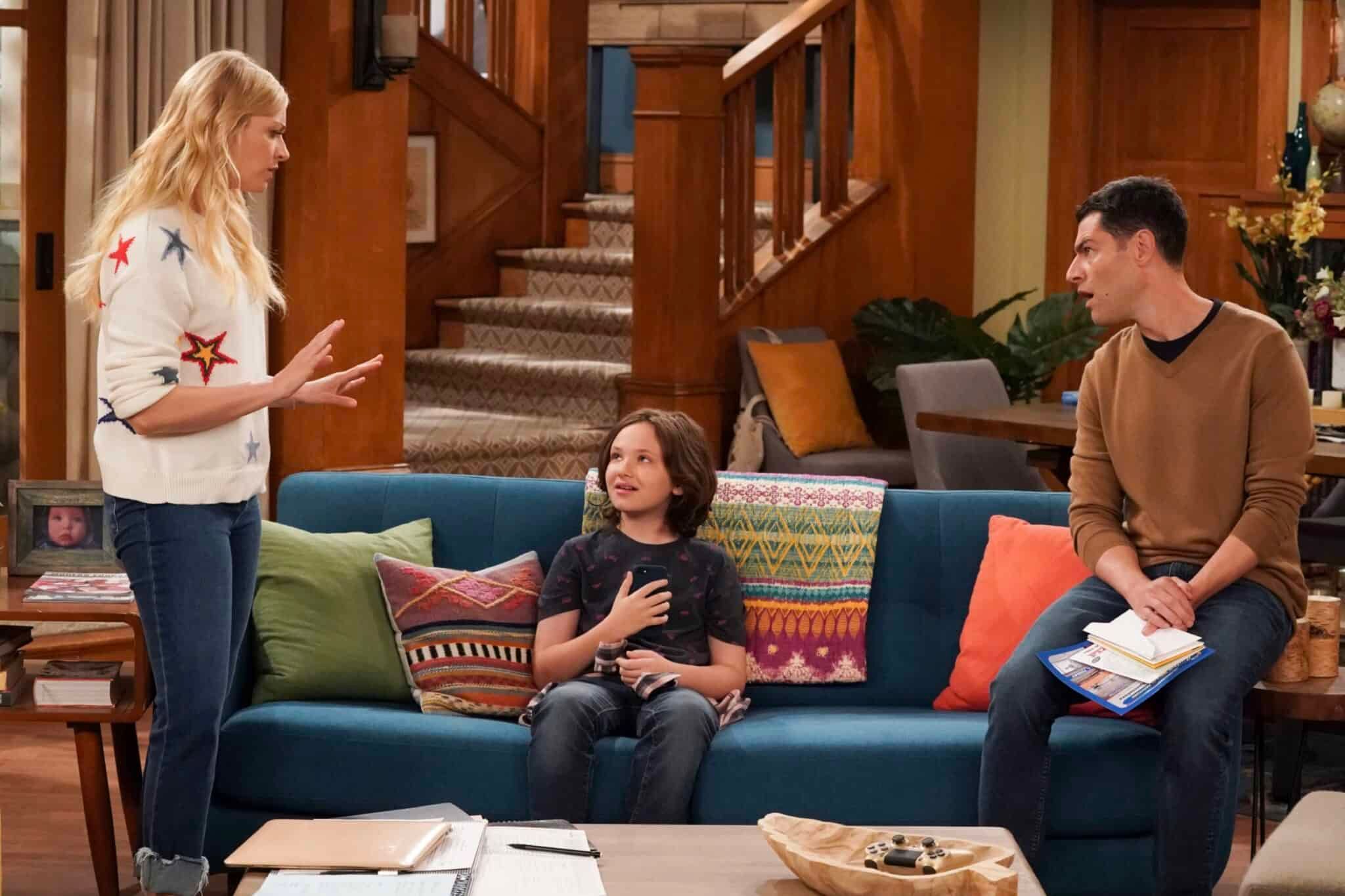 The Neighborhood: The Neighborhood : Bild Max Greenfield, Beth Behrs ...