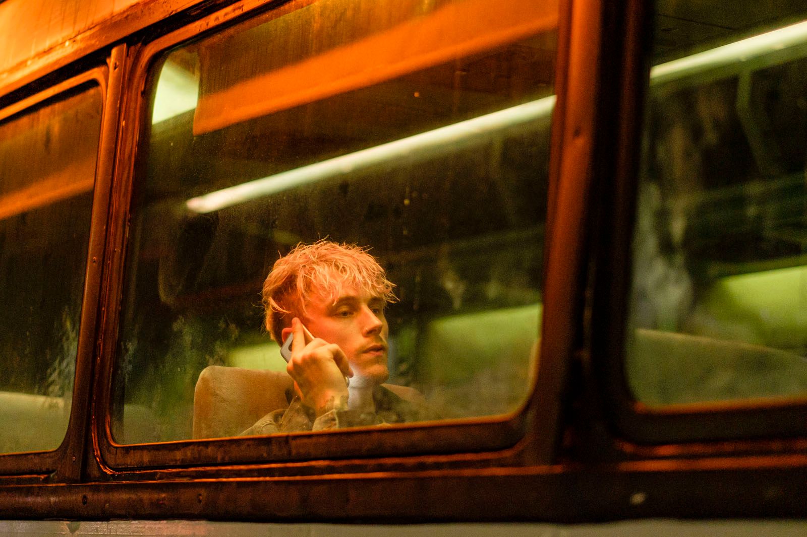 Bild zu Machine Gun Kelly - One Way - Hell Of A Ride : Bild Machine Gun ...