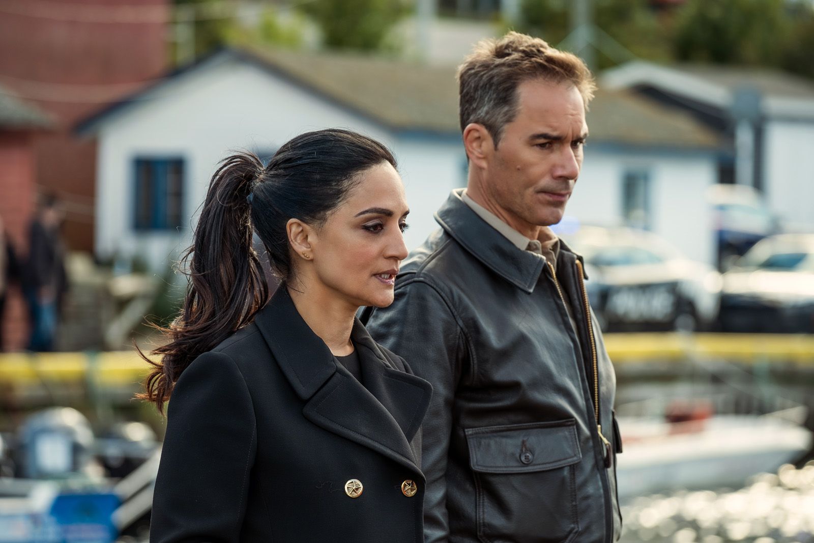 Bild zu Kris Holden-Ried - Bild Archie Panjabi, Kris Holden-Ried - Foto ...