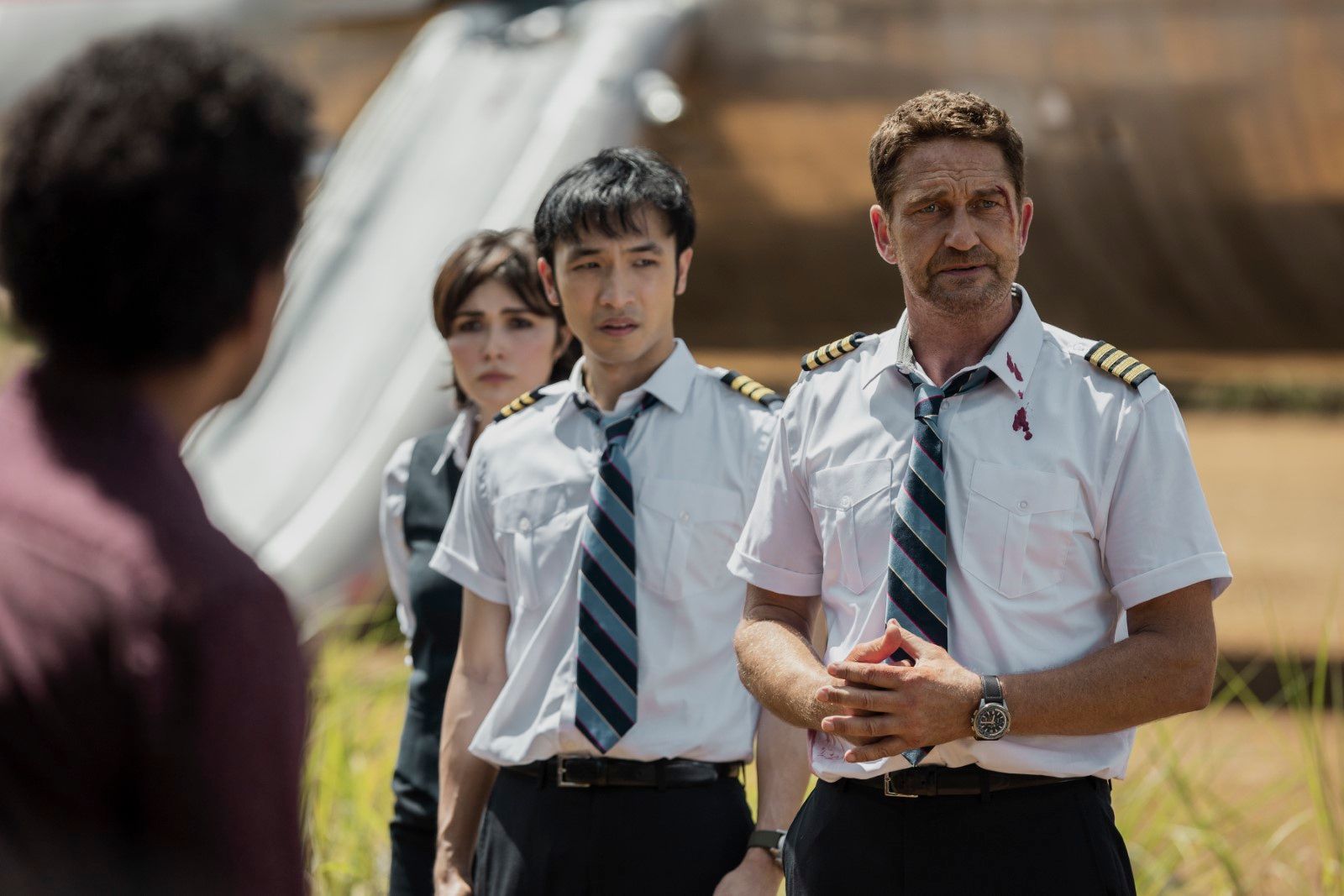 Bild zu Daniella Pineda - Plane : Bild Gerard Butler, Daniella Pineda ...