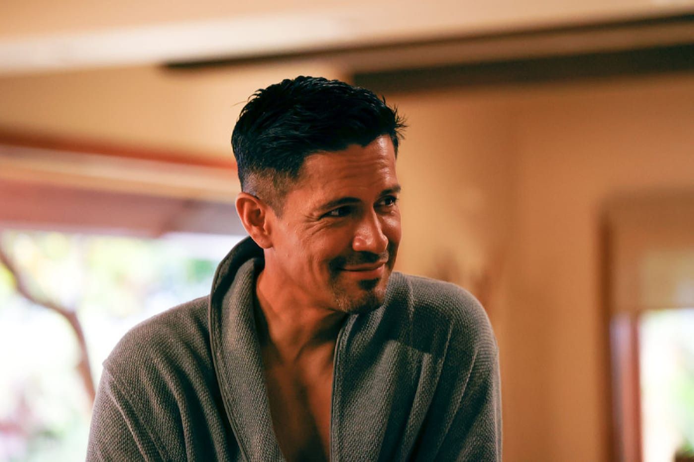 Bild zu Jay Hernandez - Magnum, P.I. (2018) : Bild Jay Hernandez - Foto ...