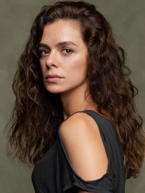 Bild zu Özge Özpirinçci - Kinoposter Özge Özpirinçci - Foto 0 von 41 ...