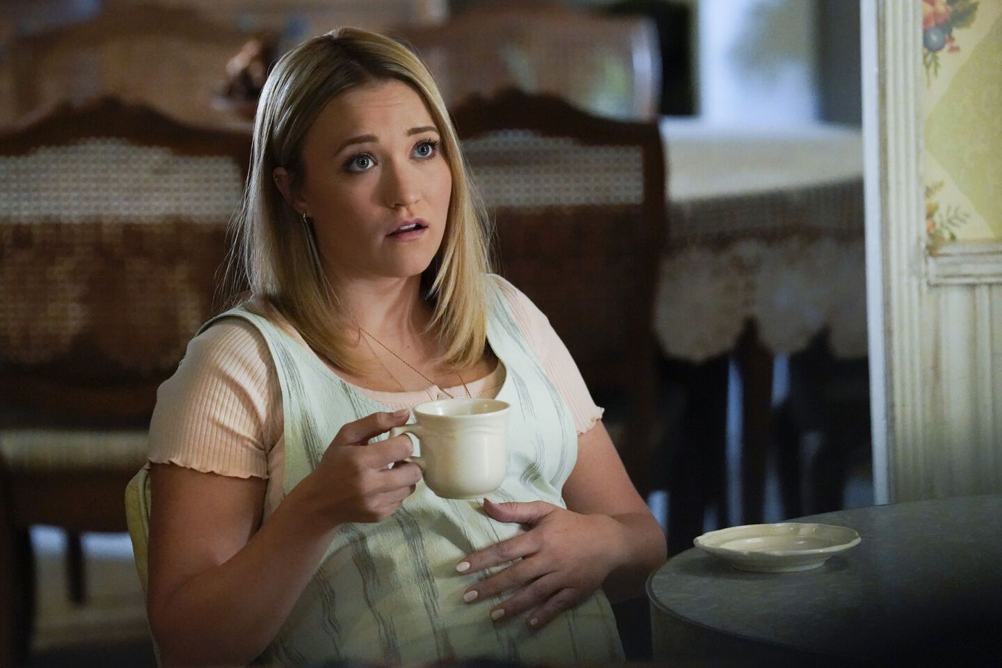 Young Sheldon: Young Sheldon : Bild Emily Osment - 15 von 275 ...