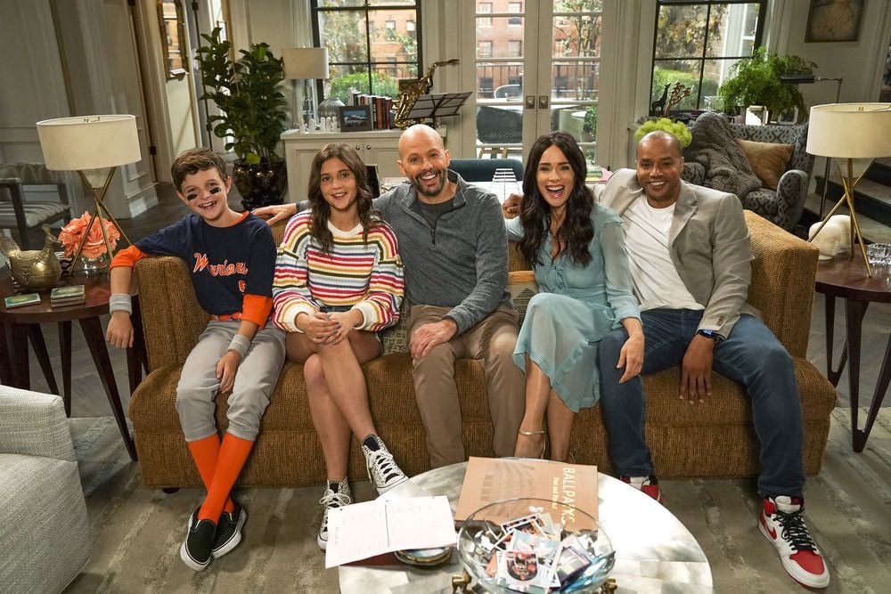 Extended Family: Bild Jon Cryer, Abigail Spencer, Donald Faison, Finn ...